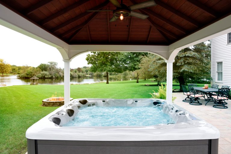 Fire and water: Fire pit-hot tub backyard ideas | Backyard Planning