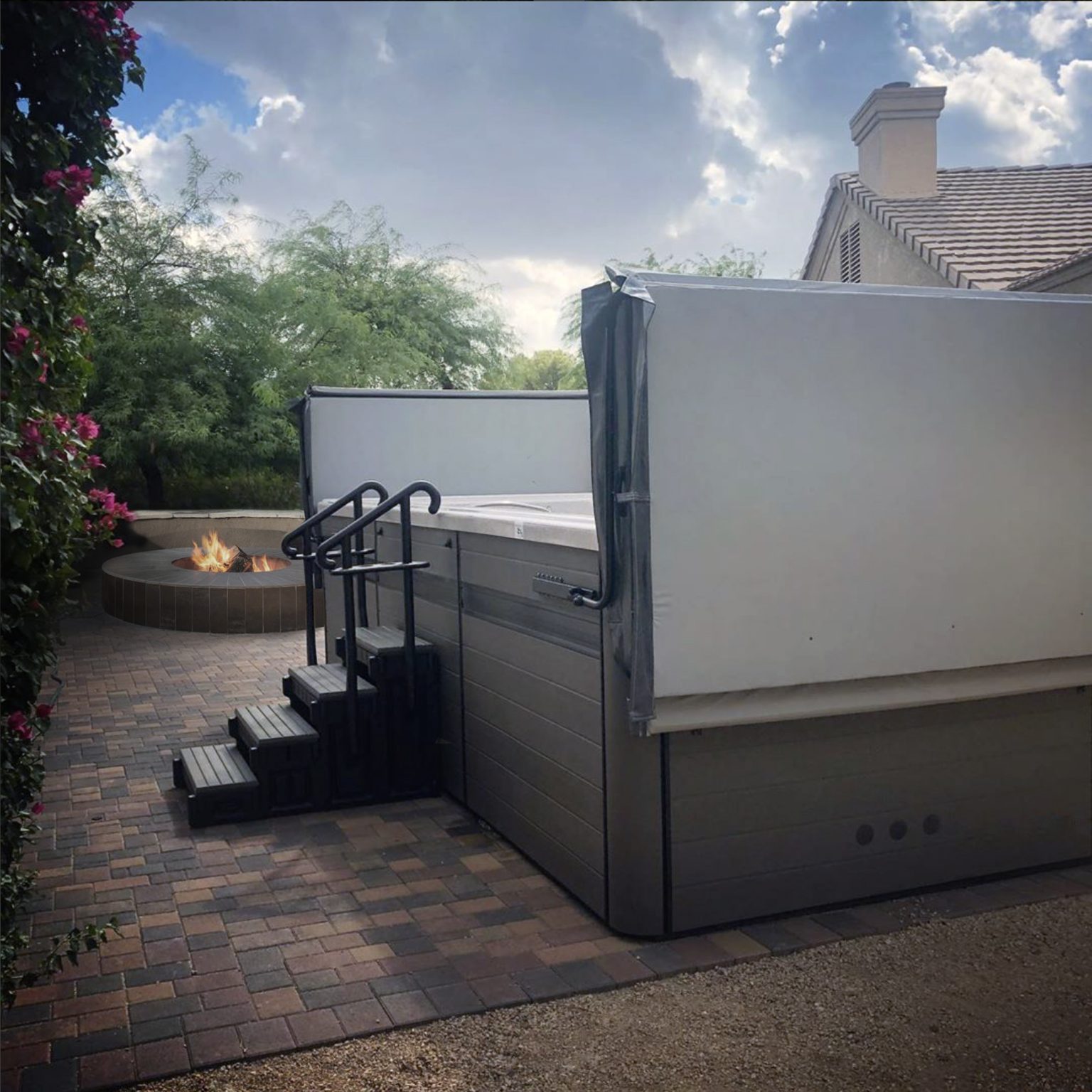 Fire and water: Fire pit-hot tub backyard ideas | Backyard Planning