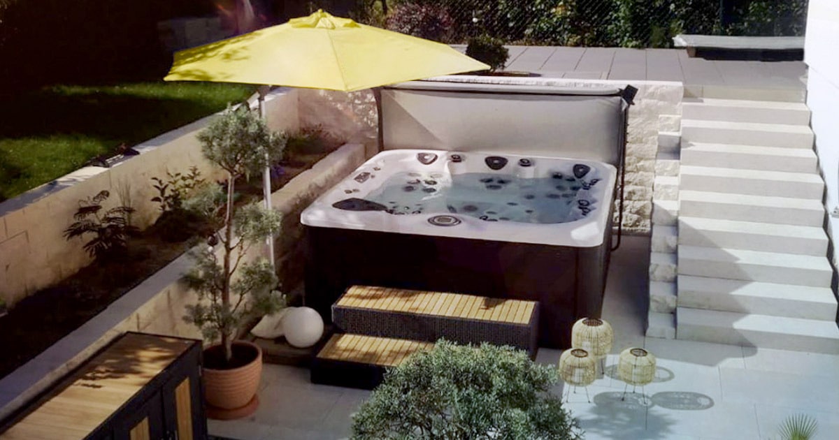 Outdoor Jacuzzi Design