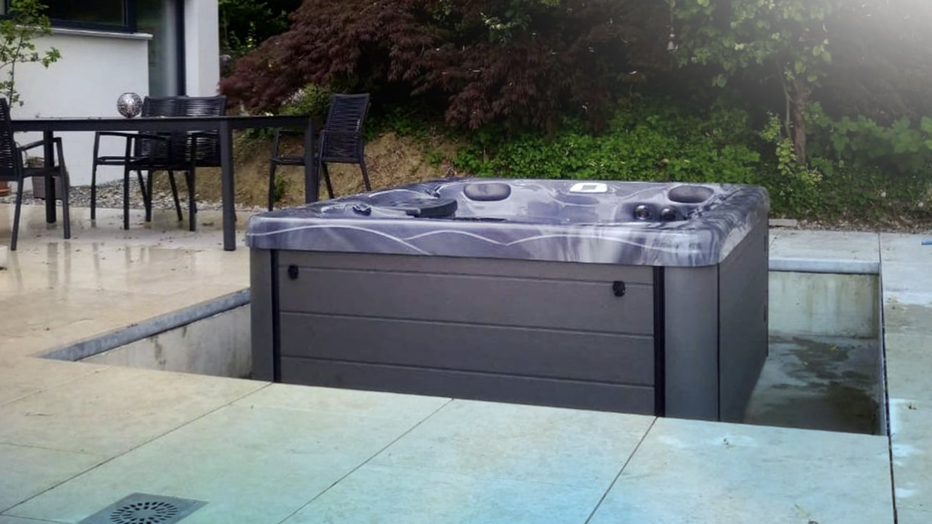Built-in relaxation: Outdoor in-ground hot tub ideas