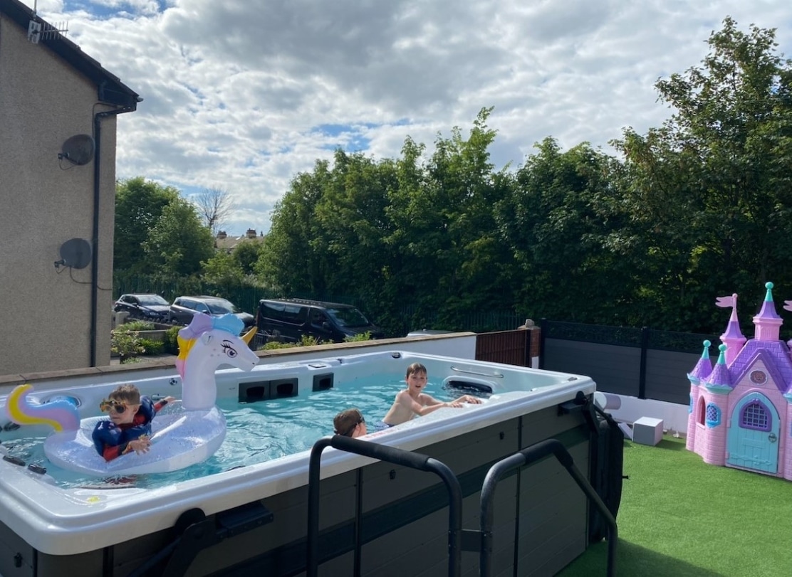 22 Kids and a swim spa: The Radford family